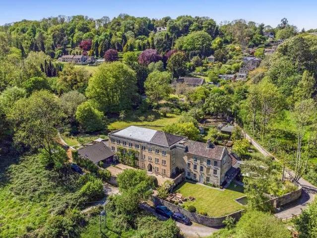 5 bed house for sale