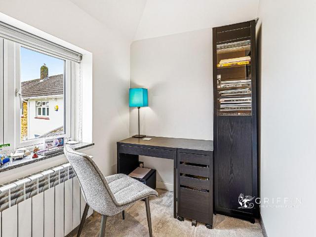 5 bed house for sale