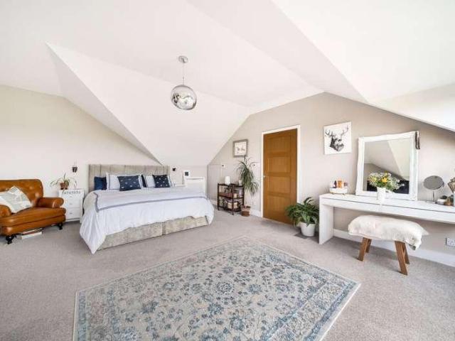 5 bed house for sale