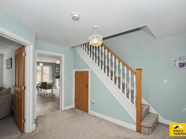 5 bed house for sale
