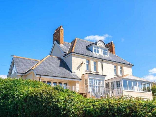 5 bed house for sale