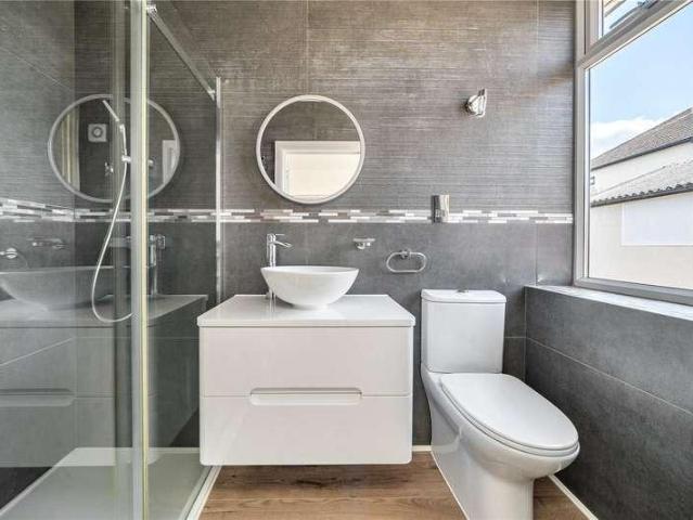 5 bed house for sale