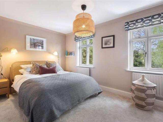 5 bed house for sale