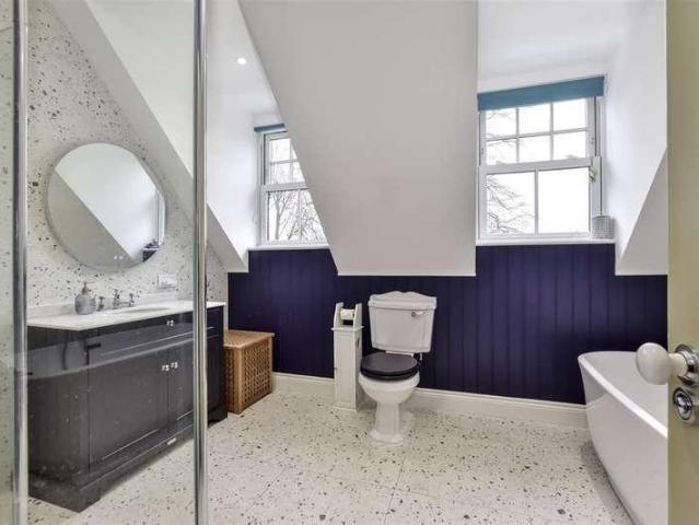 5 bed house for sale