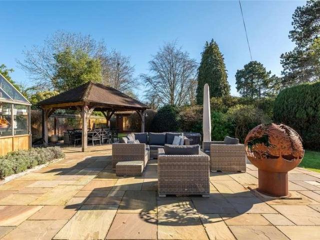 5 bed house for sale