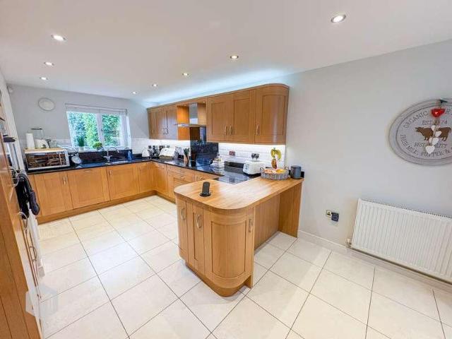 5 bed house for sale