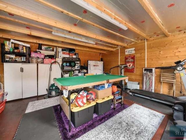 5 bed house for sale