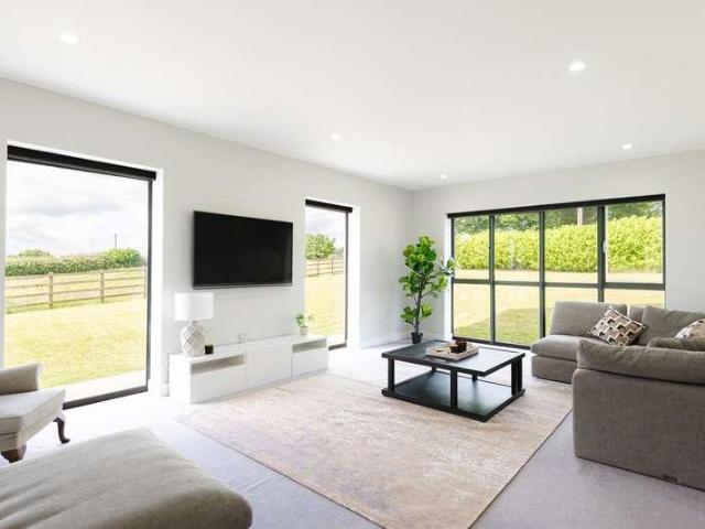 5 bed house for sale