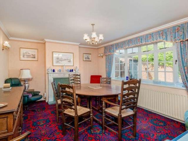 5 bed house for sale