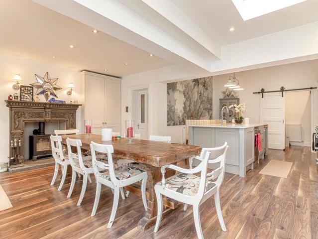 5 bed house for sale