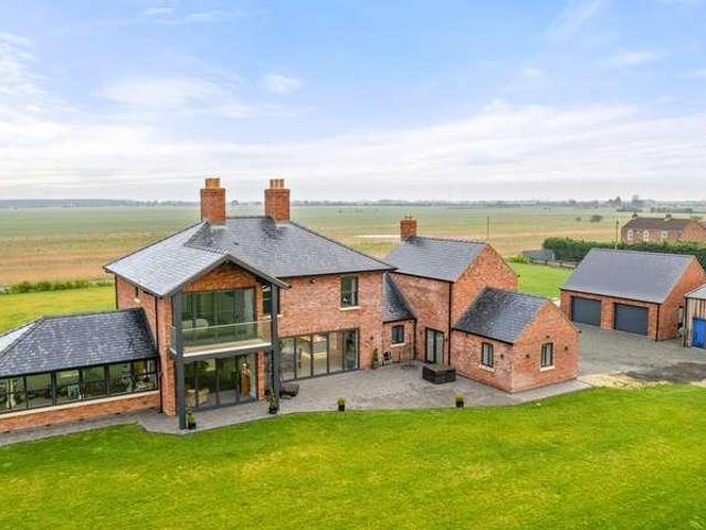 5 bed house for sale