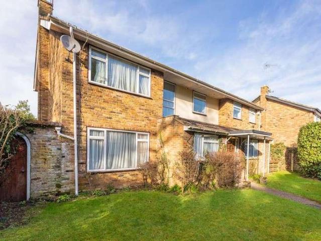 5 bed house for sale