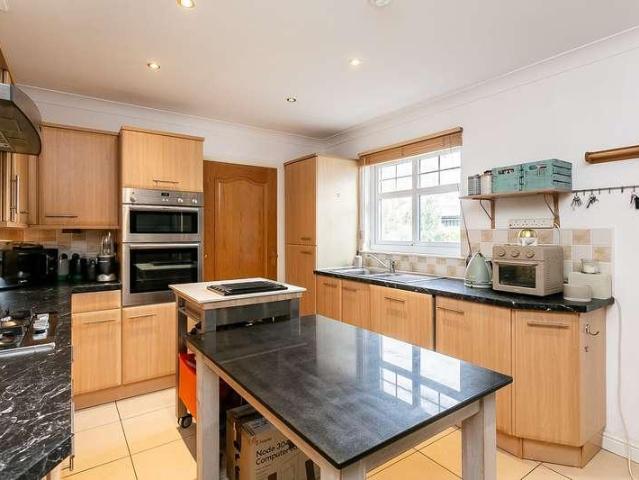 5 bed house for sale