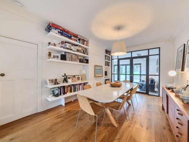 5 bed house for sale