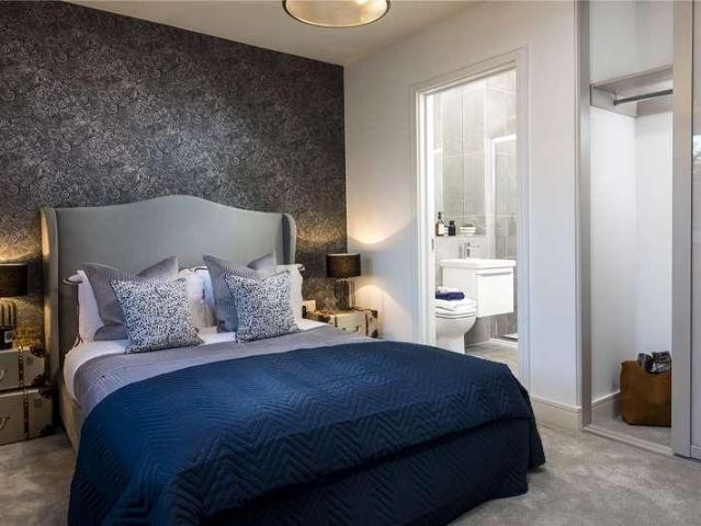 5 bed house for sale
