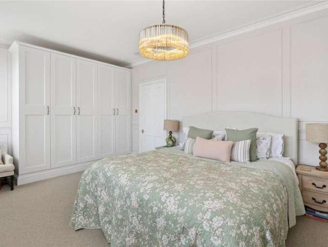 5 bed house for sale