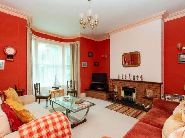 5 bed house for sale