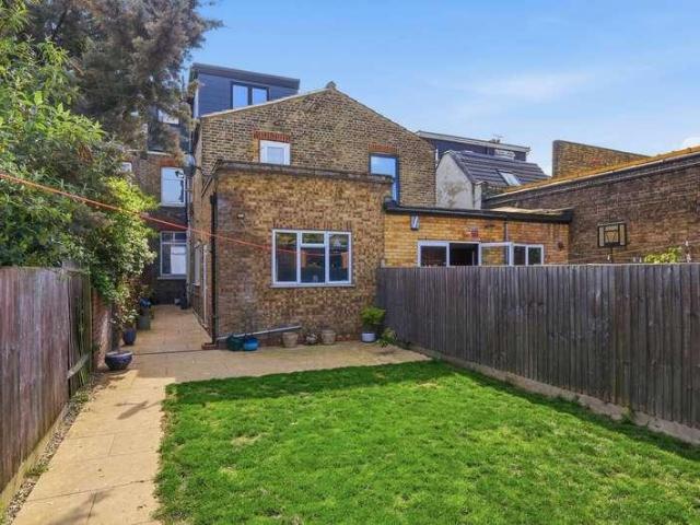5 bed house for sale