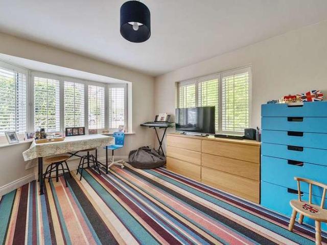 5 bed house for sale