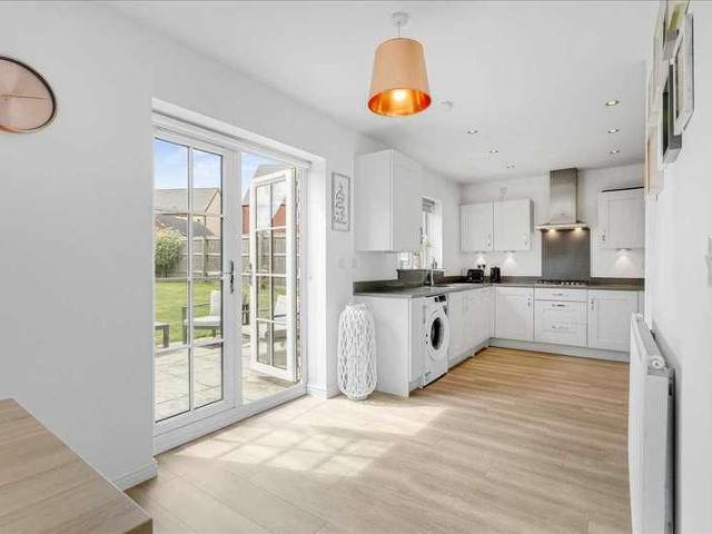 5 bed house for sale