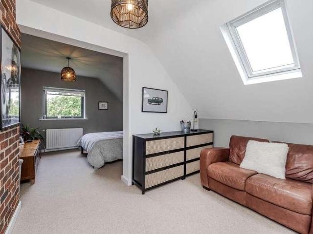5 bed house for sale