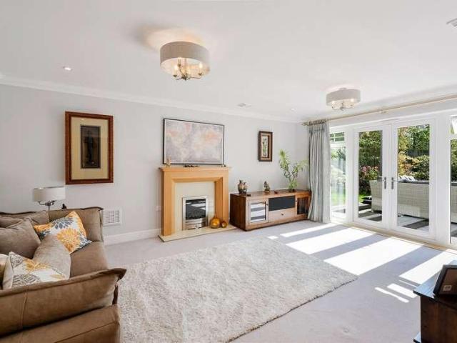 5 bed house for sale