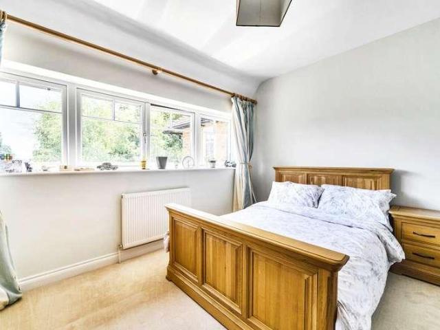 5 bed house for sale