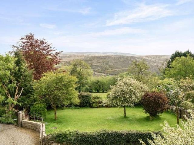 5 bed house for sale