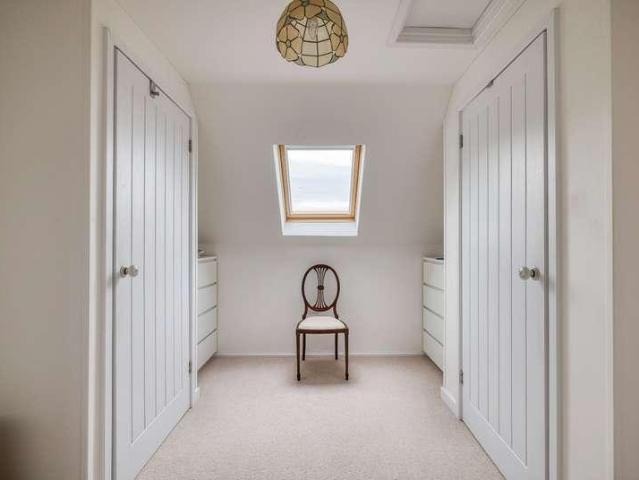5 bed house for sale