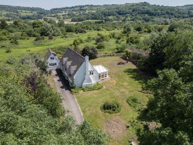 5 bed house for sale