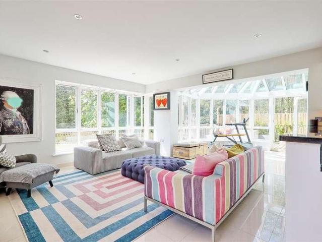 5 bed house for sale