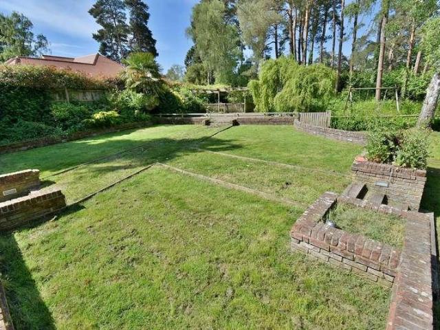 5 bed house for sale