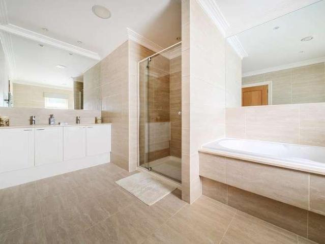 5 bed house for sale