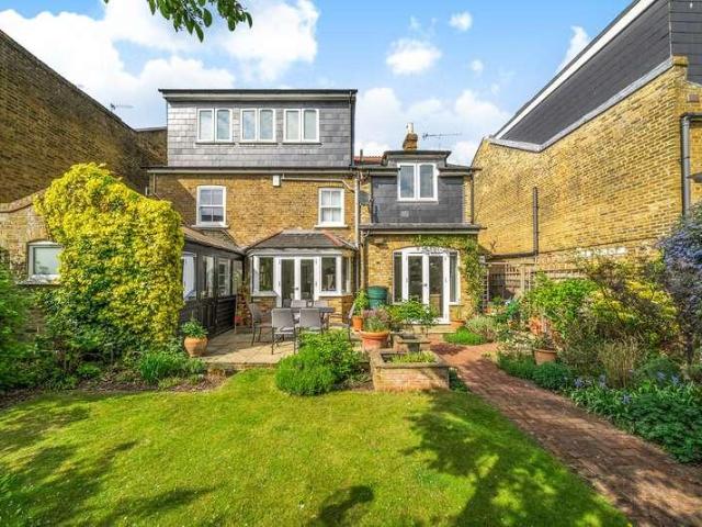 5 bed house for sale