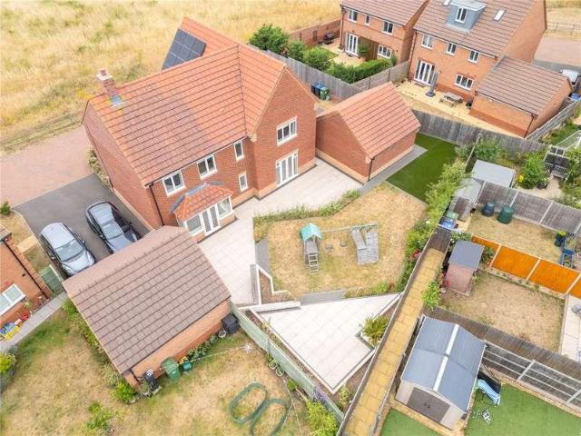 5 bed house for sale