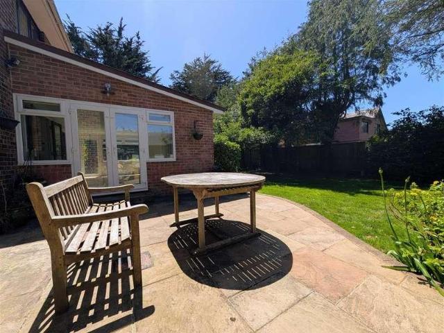 5 bed house for sale