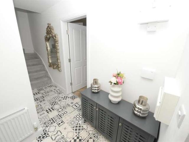 5 bed house for sale