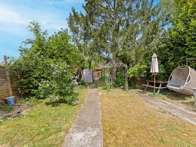 5 bed house for sale