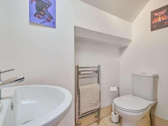 5 bed house for sale