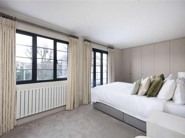 5 bed house for sale