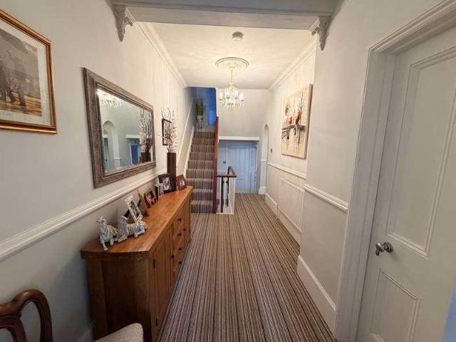 5 bed house for sale