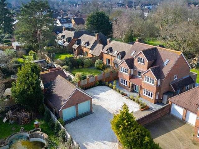 5 bed house for sale