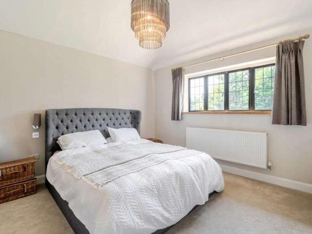 5 bed house for sale