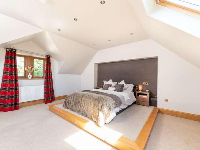 5 bed house for sale
