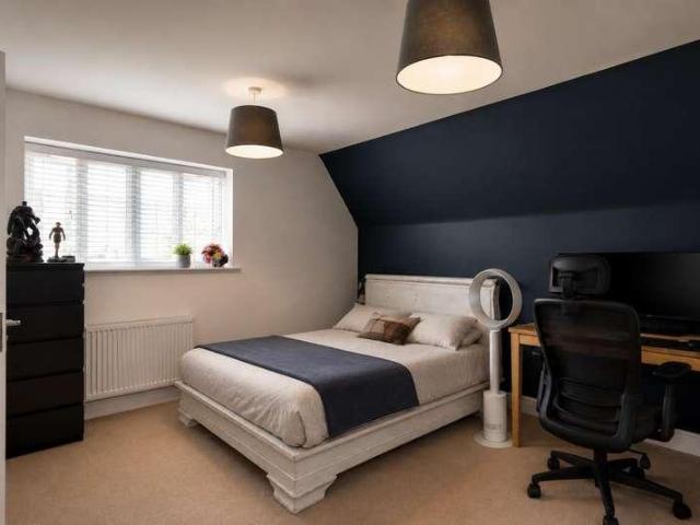 5 bed house for sale