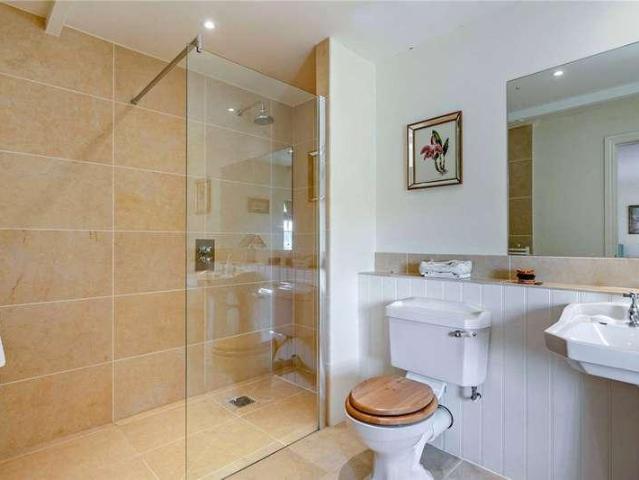 5 bed house for sale