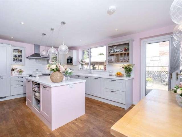 5 bed house for sale