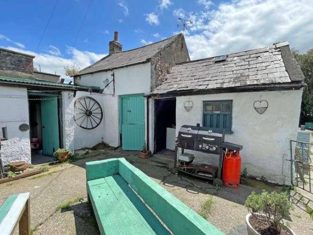 5 bed house for sale