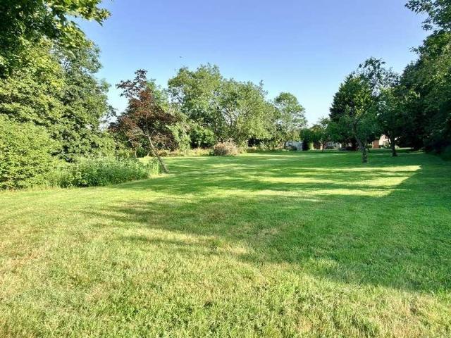 5 bed house for sale