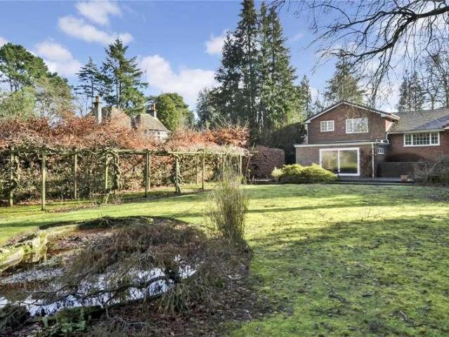 5 bed house for sale